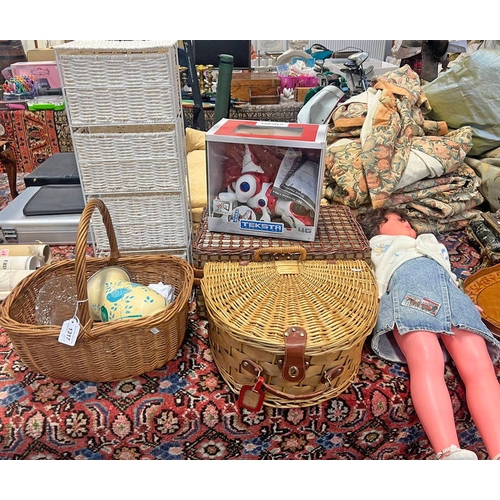 WICKER PICNIC BASKET, DOLL, WICKER BASKET, TELESTA ROBOTIC T-REX ETC