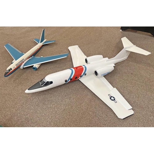 LARGE JET PLANE FIBRE GLASS BODY AND A LARGE RADIO CONTROLLED GULF ...
