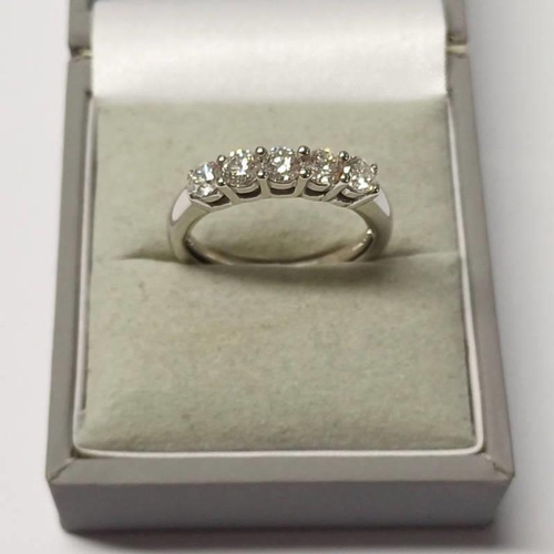 18CT GOLD 5-STONE DIAMOND SET RING, THE APPROX 1.0 CARATS IN TOTAL ...