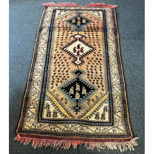 MIDDLE EASTERN RUG WITH TRIPLE CENTRAL LOZENGE DEIGN AND FRILLED ENDS