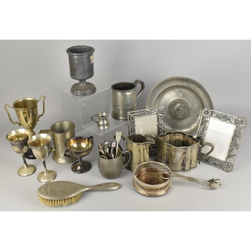 A Collection of Various 19th and 20th Century Metalwares to Comprise ...
