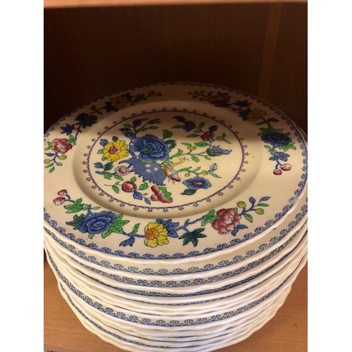 Vintage China, a quantity of Masons Regency pattern, to include dinner ...