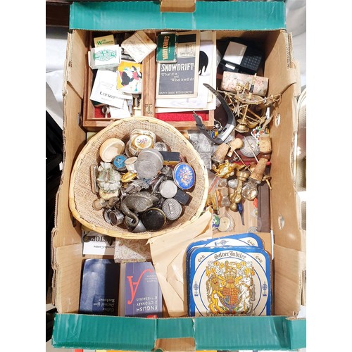 A box of bric-a-brac. No shipping. Arrange collection or your own packer and shipper, please. Electr