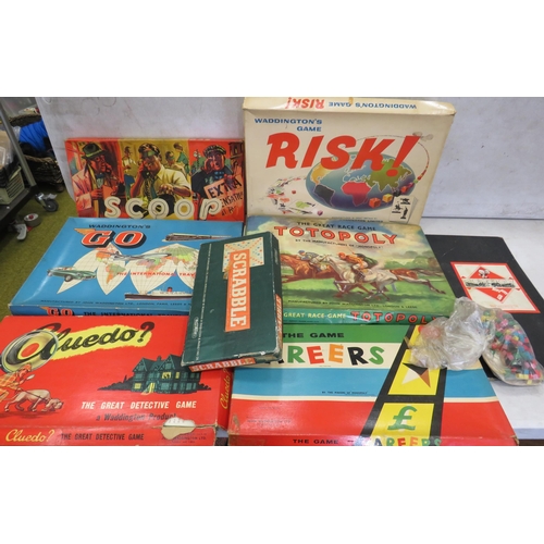 Selection of vintage Waddington board games, See pics