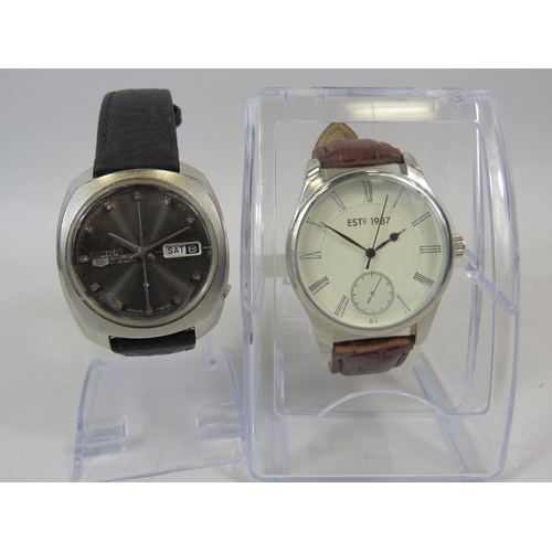 Unsused Mens Quartz watch with leather strap in perspex display box ...