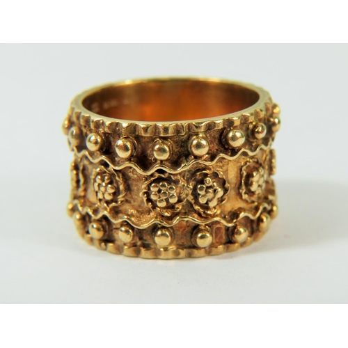 9ct Yellow Gold Ring set with decorative work surround in eternity ...