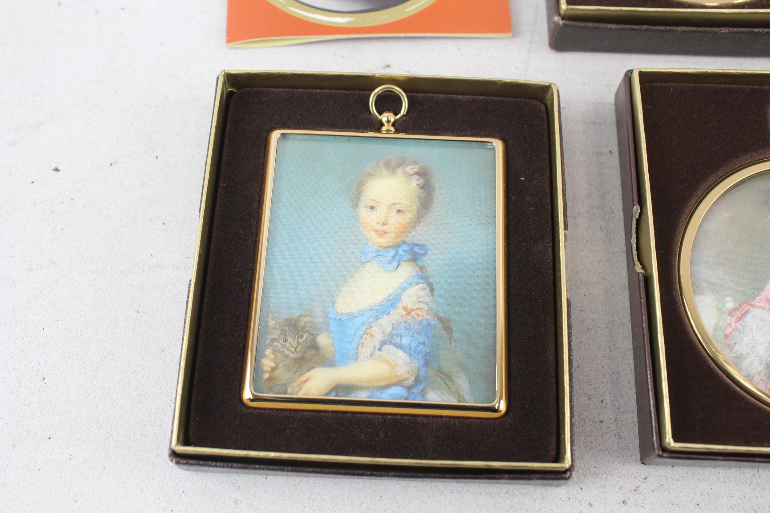 Collection Ornaments Inc. Peter Bates Miniature Pictures & Atlas ...