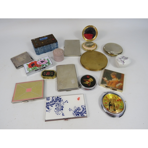 Selection of vintage and modern ladies compacts, pill boxes etc.