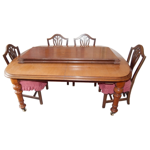 A Good Mahogany Extending Dining Room Table, Two Leaves