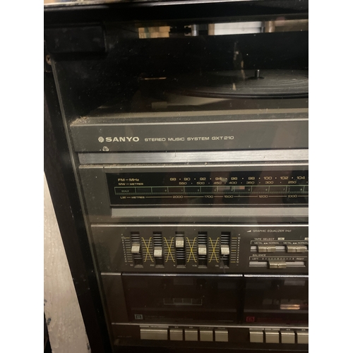 Sanyo Stereo System GXT 210 with Speakers