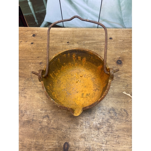 Cast Iron Crucible/Cooking Pot