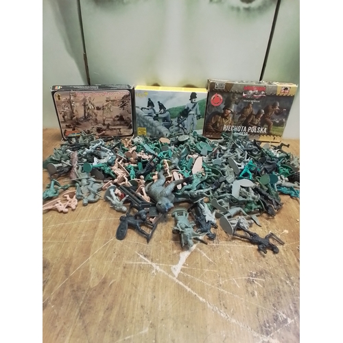 Large mixed lot of plastic toy soldiers to include 3 boxed collection's ...