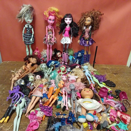 Large mixed collection of Monster High dolls