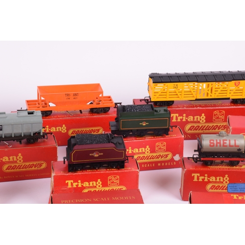 A collection of boxed Tri-Ang wagons and carrages comprising an R428 ...
