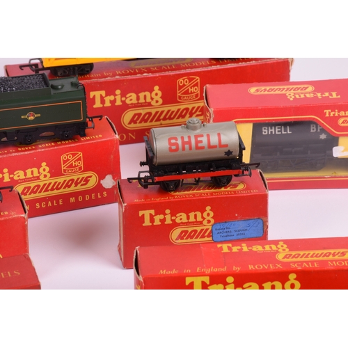 A collection of boxed Tri-Ang wagons and carrages comprising an R428 ...
