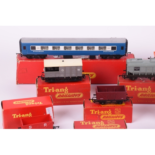 A collection of boxed Tri-Ang wagons and carrages comprising an R428 ...