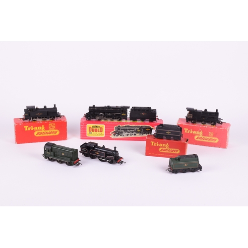 A collection of five 00 gague locomotives comprising a Tri-Ang Class 3F ...