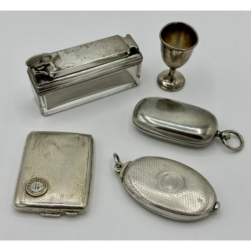 An assortment of silver items to include a screw down travelling ...