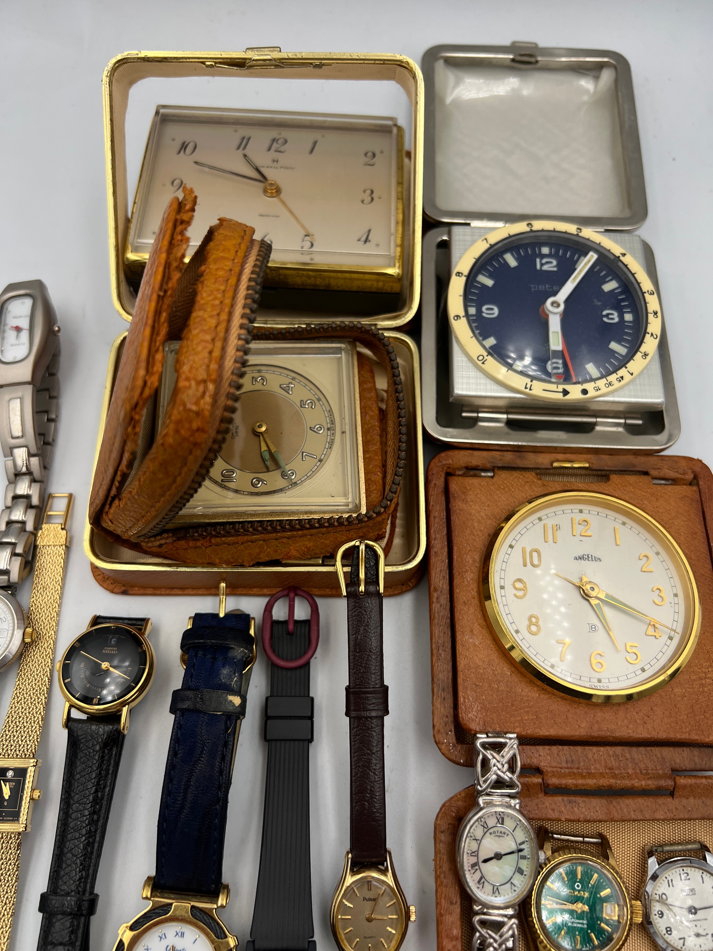 A quantity of vintage wristwatches and alarm/travel clocks. To include ...