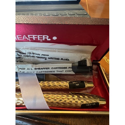 Vintage pens to include Lady Sheaffer 923 medium fountain pen and ...