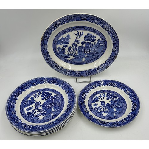 A large collection of blue & white Willow Pattern items to include 6 x ...