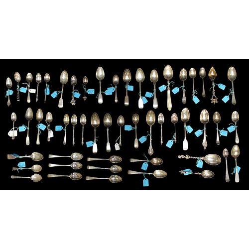 A good quantity of antique silver teaspoons and coffee spoons ...