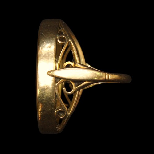An antique 9ct gold and agate seal ring, intaglio-carved with a bust of ...