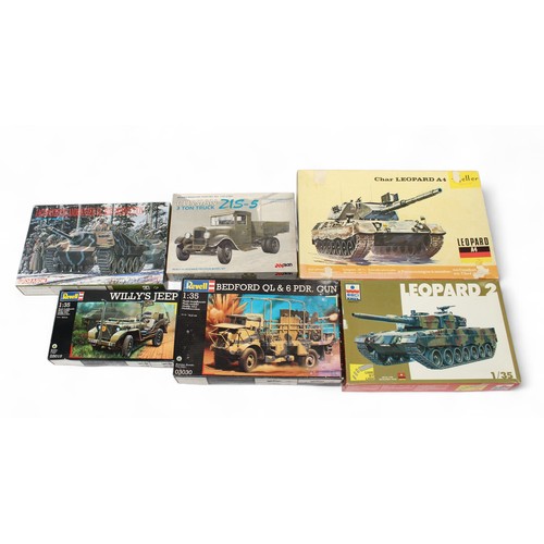 A collection of fifteen various boxed 1:35 scale plastic model tanks ...