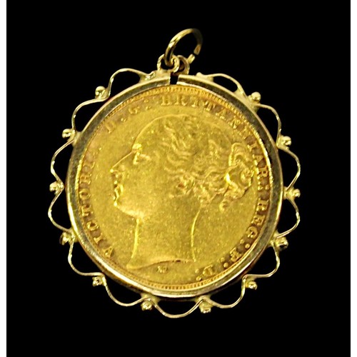 A 22ct gold full Sovereign, Young Victoria, dated 1882, in 9ct yellow ...