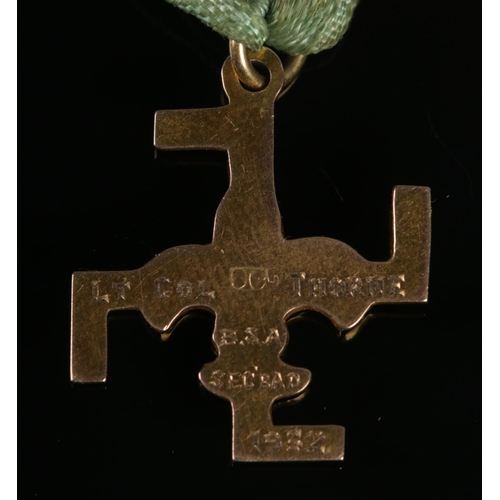 A 9ct gold boy scout badge thanks badge of fylfot, dated 1932 to back ...