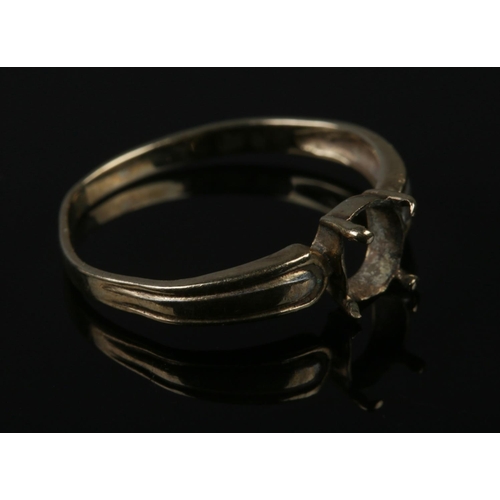 A 9ct gold ring, size M, weight 1.2g, with 375 common control marks ...