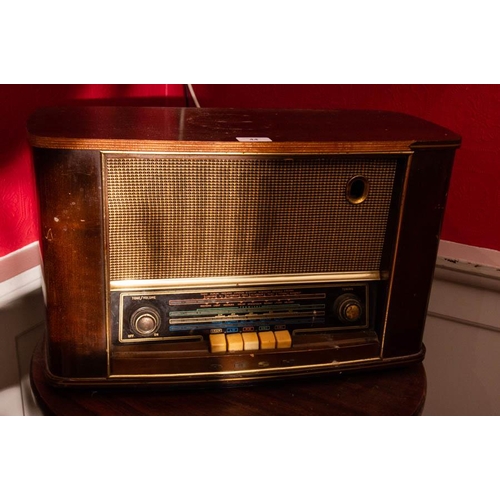 VINTAGE BUSH RADIO