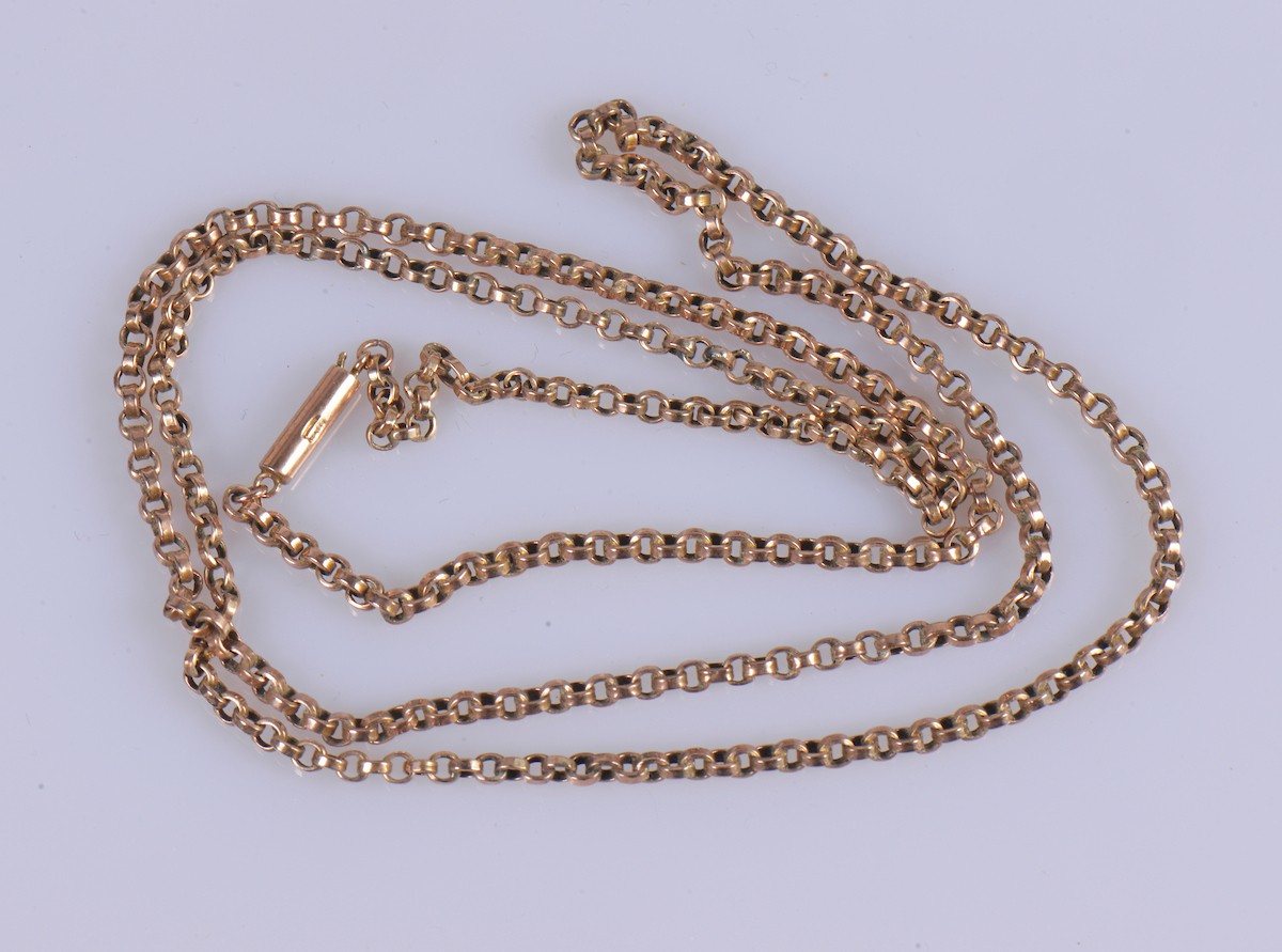A Victorian 9ct Gold Long Chain. Measuring: 66cms. Weighing: 9.3 grams.