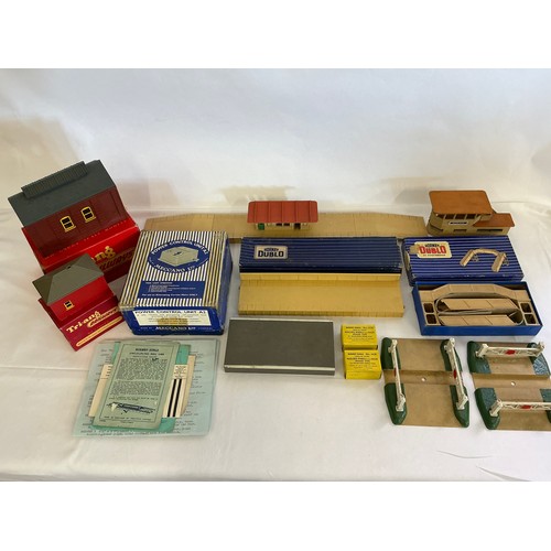 A Collection of various Hornby Dublo & Triang Railways to include to ...