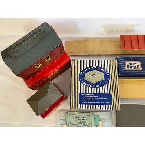 A Collection of various Hornby Dublo & Triang Railways to include to ...
