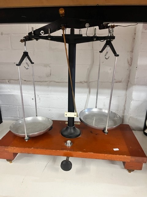 L. OERTLING LTD; LONDON MODEL 21A BALANCE SCALES