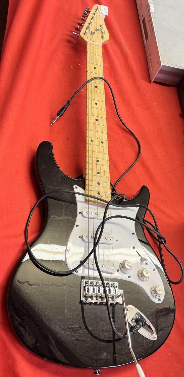 BEHRINGER ELECTRIC GUITAR(A/F)