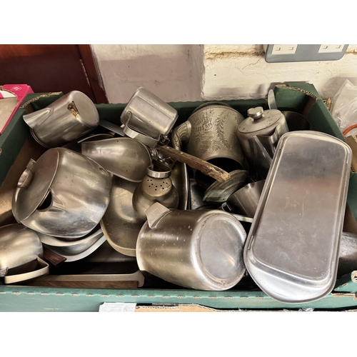 BOX OF METAL WARE