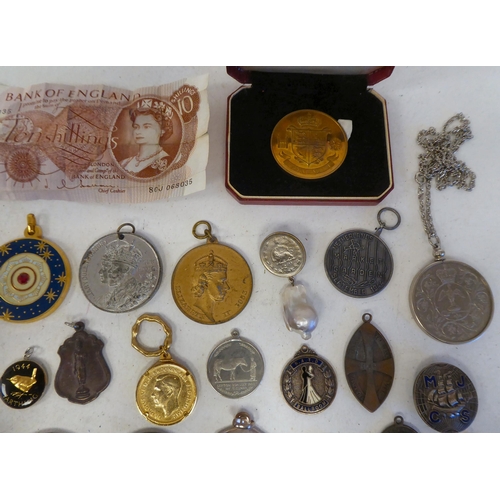 Coins, medallions and banknotes: to include a ten shilling note