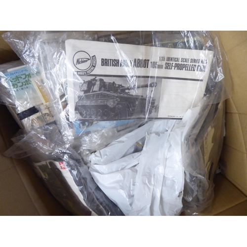 Model kits, various scales: to include by Nickimo, a 'British Army ...
