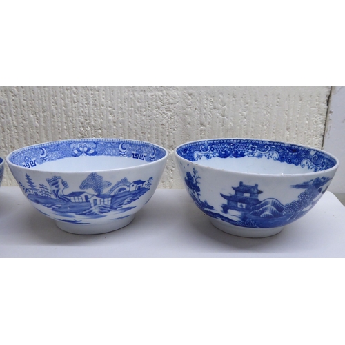 18th/19thC blue and white ceramics: to include (possibly) Caughley ...