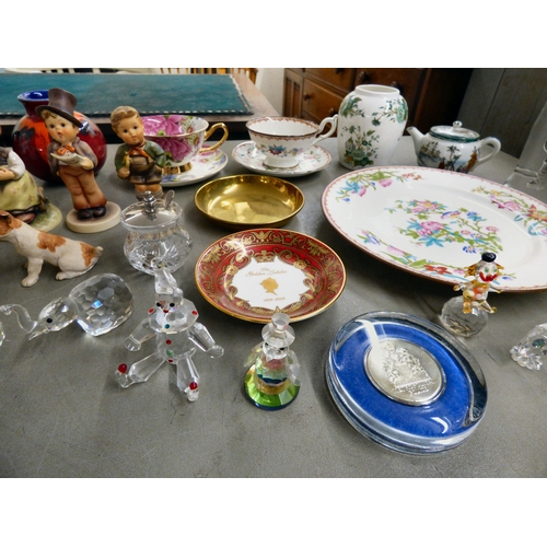 Decorative items: to include four Goebel china figures all approx. 4"h