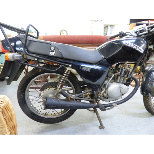 A Suzuki GS125 motor bike, registration A204 CTF - no keys, no ...