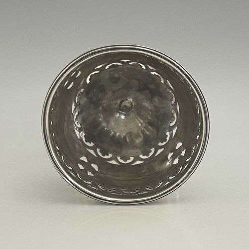 Peter and Jonathan Bateman. A George III Neoclassical silver egg cup ...
