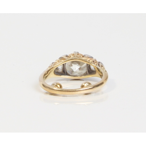 A fine antique 18ct gold and diamond ring - unmarked (tests as 18ct ...