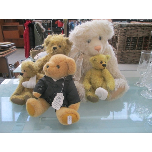Five assorted vintage teddies