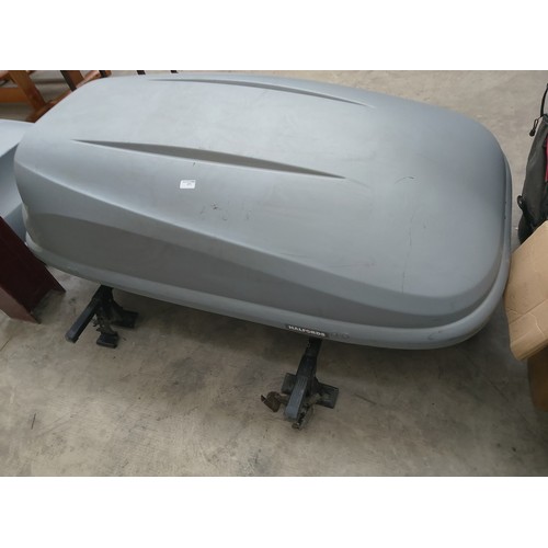 Halfords roof box no keys with universal roof bars