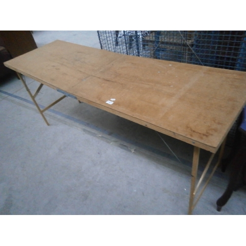 A folding pasting table