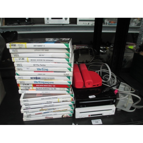 Lot inc Nintendo Wiis and games, both power up