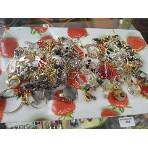 Collection of assorted jewellery pieces